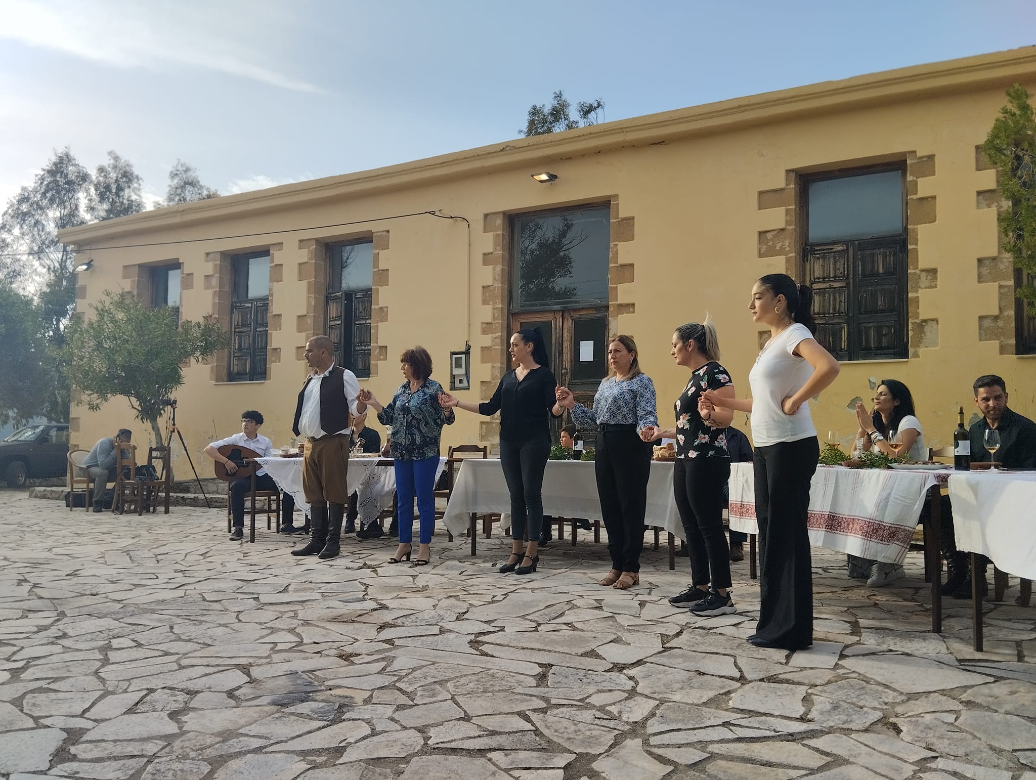 Κίσαμος: Εκπομπή – αφιέρωμα στις Λουσακιές (ΦΩΤΟΓΡΑΦΙΕΣ) – ΝΕΟΙ ΟΡΙΖΟΝΤΕΣ